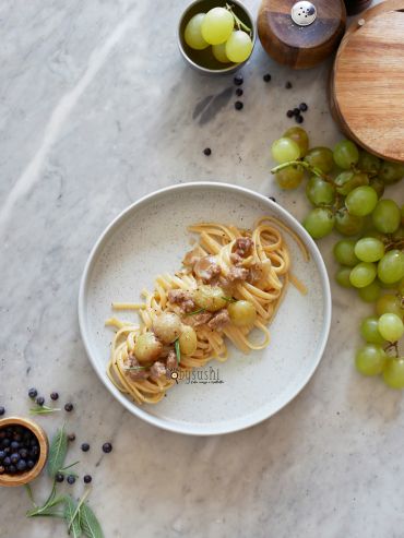Pasta con uva e ragù di salsiccia: un perfetto primo autunnale
